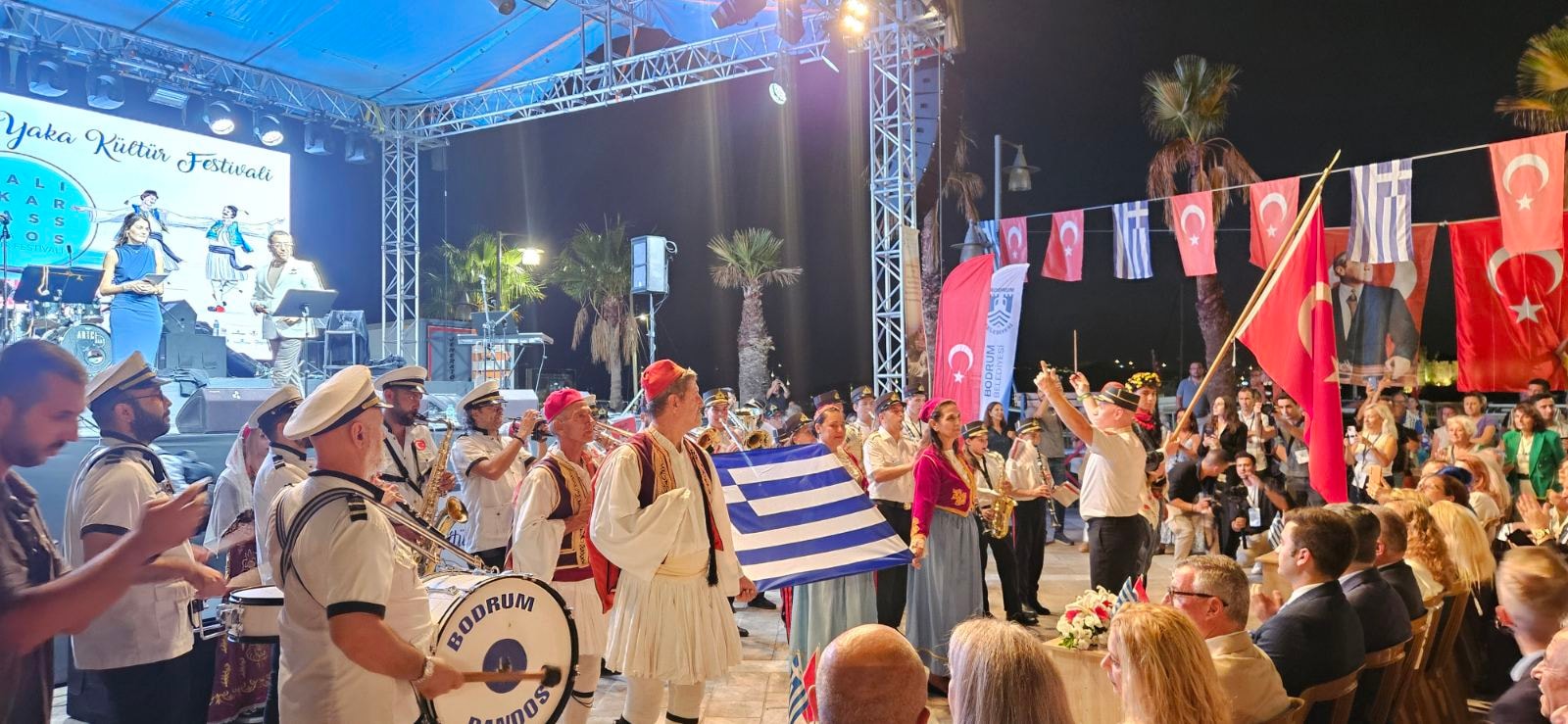 Pontus Rumları bu fotoğrafı hazmedemedi, adanın Belediye Başkanı’na ...